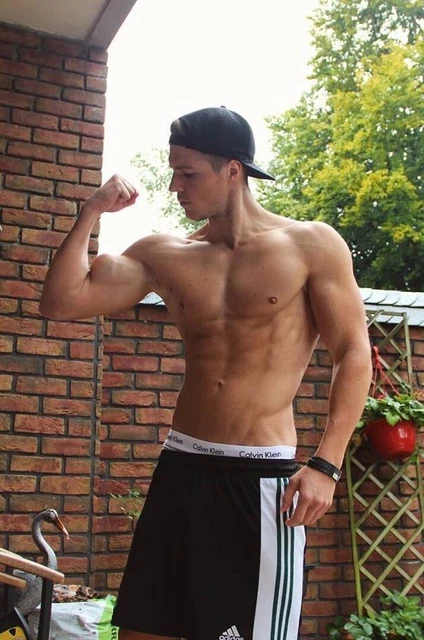 Shirtless Male Beefcake Muscular Hunk Jock Flexing Muscles Photo 4x6