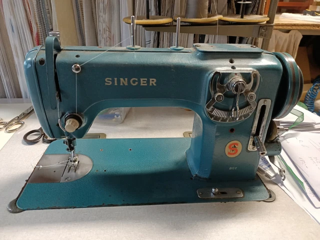 MACCHINA DA CUCIRE singer 807 usata completa di tavolo EUR 80,00 ...
