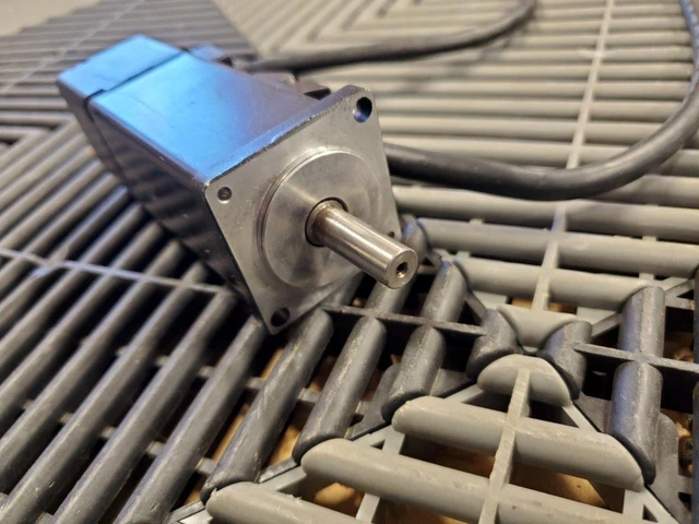 LS AC SERVO APM-SA01ACN-8-SC2 Brushless SERVO Motor 100W / 3000 RPM ...