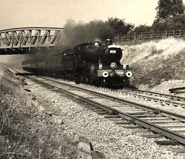 VINTAGE RAILWAY TRAIN Photo GWR Cookham Manor Class 7808 Running 1960s ...