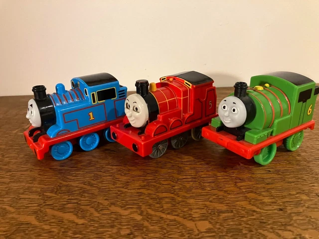 THOMAS THE TANK Engine Pull back and go Thomas, Percy & James - yeux en ...