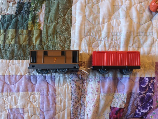 THOMAS & FRIENDS Trackmaster Talking Toby Engine Motorized w/ Box Car ...