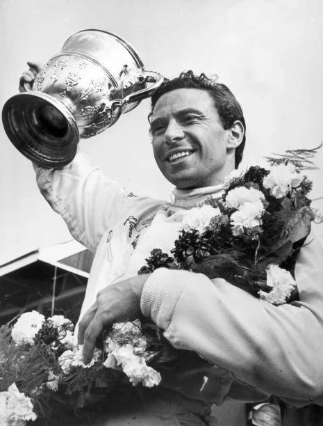 JIM CLARK CELEBRATES With The Trophy After Winning 1967 OLD PHOTO EUR 6 ...