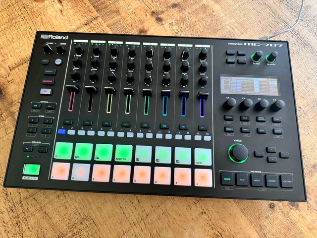 ROLAND MC-707 GROOVEBOX Sampler Sequencer and Drum Machine Mint £649.00 ...