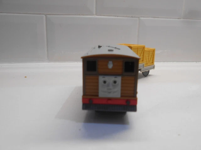 TOMY TRACKMASTER THOMAS the tank engine battery train toby + truck £9. ...
