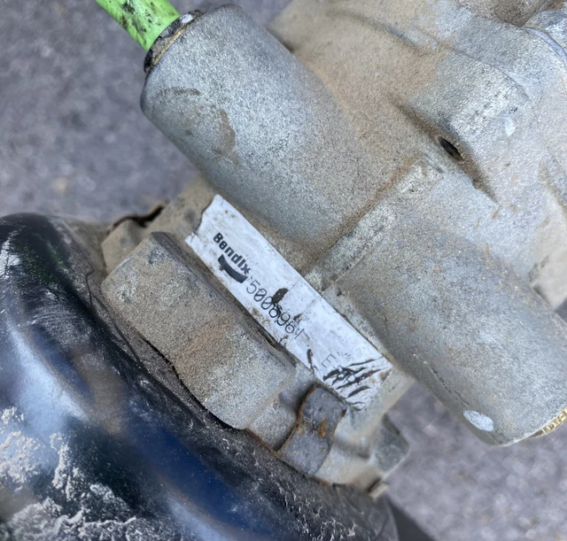 BENDIX E-8P AIR Brake Foot Valve 5006961 From 2017 MV607 VIN ...