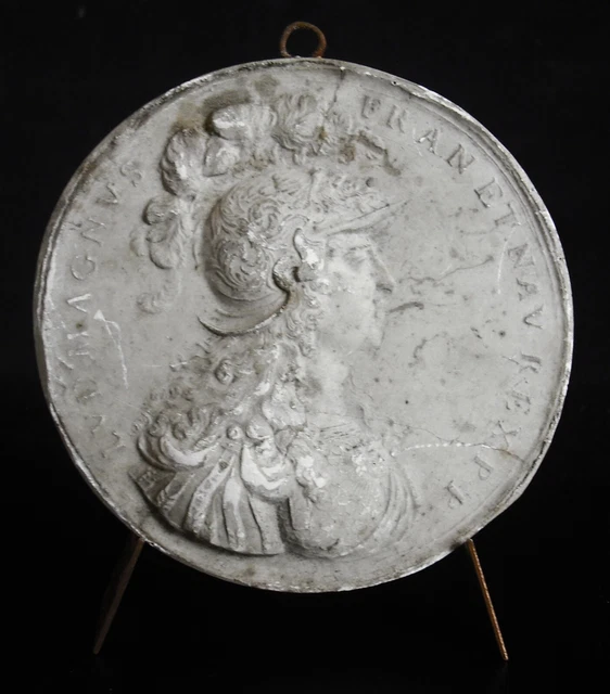 MÉDAILLON LE GRAND Roi Soleil Louis XIV casqué par Louis Varin plâtre ...