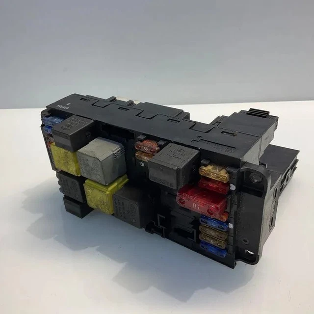 MERCEDES-BENZ C W203 Fuse Box Module 2035451601 2.20 Diesel 110kw 2005 ...