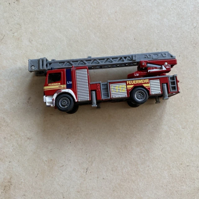 VOITURE MINIATURE SIKU Camion Pompier Grande Échelle Mercedes 1841 1/87 ...