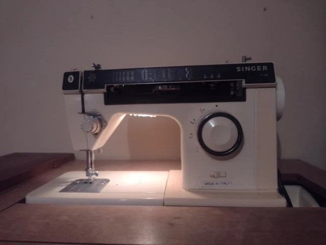 SINGER SEWING MACHINE, Made In ITALY £68.32 - PicClick UK
