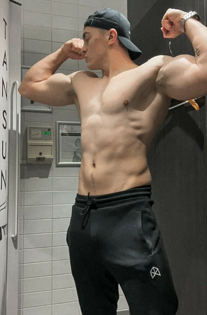 Photo 4x6 B754 Mascular Gym Jock Flexing Jock Hunk Locker Room Homme