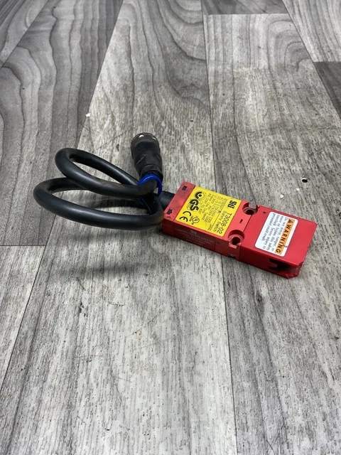OMRON STI TONGUE-OPERATED Safety Interlock Switch T3008-02 #4009PT207 ...