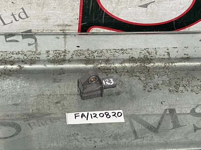 MERCEDES BENZ W204 C Class Srs Airbag Crash Impact Sensor A2048201985 £ ...
