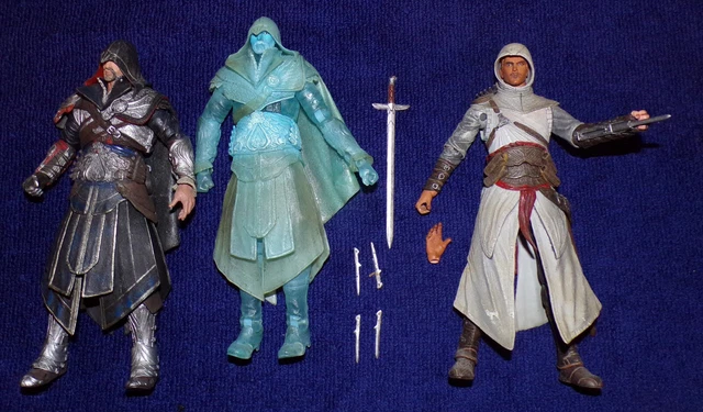 NECA ASSASSIN'S CREED Ezio, Altair & Eagle Vision Ezio figure lot Used ...