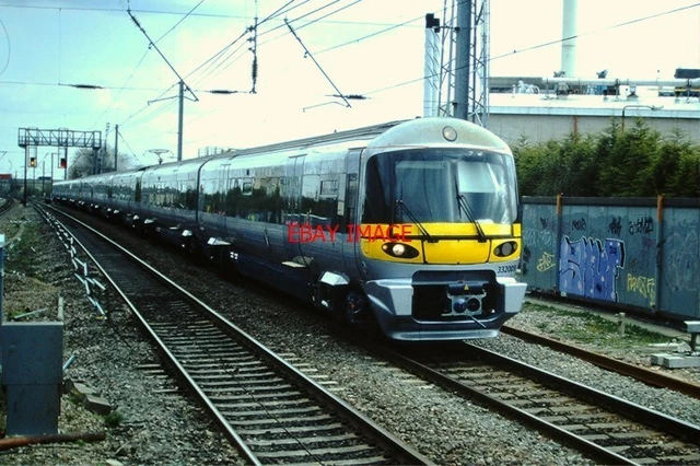 PHOTO CLASS 332 5-Car Emu No 332 009 Speeding Through Hayes And ...