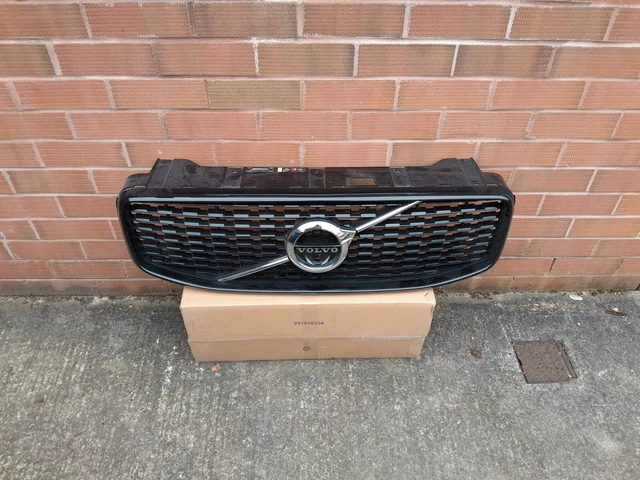 VOLVO XC60 R-DESIGN Front bumper upper radiator grill with camera ...