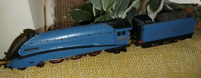 HORNBY OO GAUGE Locomotive LNER Class 'Gadwall' No. 4469 .excellent con ...