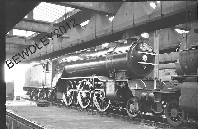 NEGATIVE 35MM LNER V2 60915 WITH TEES-THAMES HEADBOARD 51L SHED PLATE ...
