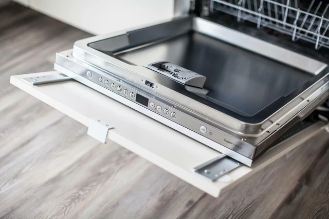 SLIDING HINGE BEHJÄLPLIG Fully Integrated Dishwasher IKEA Kitchen ...