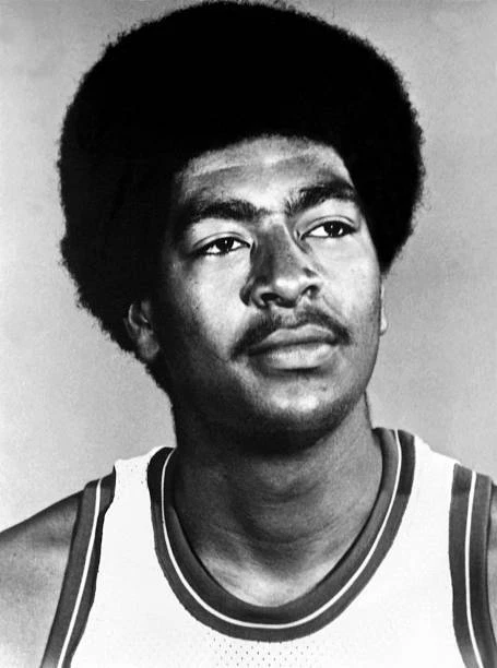 LEONARD GRAY OF The Seattle Supersonics Poses 1975 Old Basketball Photo ...