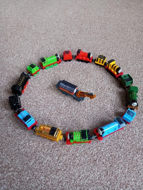 THOMAS THE TANK Engine magnetic diecast engines (16 pieces) £15.00 ...