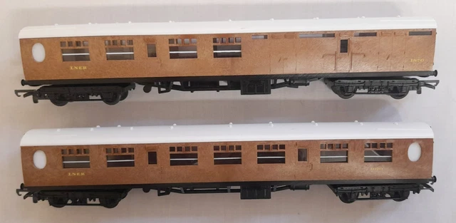 2 TRIANG LNER Teak Coaches: Coach 1010 & Brake Coach 1870 Tri-ang OO 00 ...