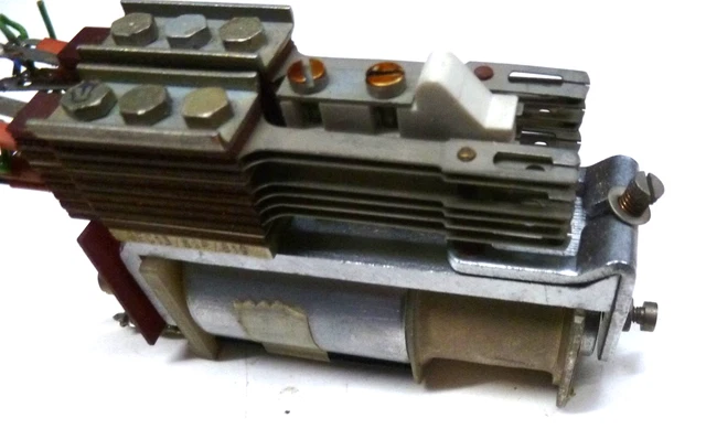 GPO STROWGER 3000 Type Relay With A 800 Ohm Heel Slugged Coil £4.37 ...