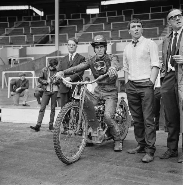 NEW ZEALAND RIDER Ivan Mauger on a motorcycle UK 1966 OLD PHOTO $8.50 ...
