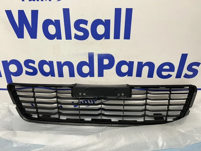 TOYOTA HILUX FRONT Bumper Lower Grill 2015 - 2019 New Genuine 53112 ...