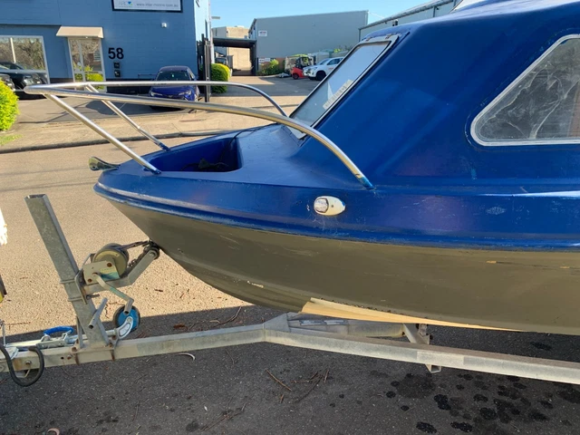 HALF CABIN 4.5M HINTON Good Fibreglass Hull, NO Trailer, NO Motor, NO ...