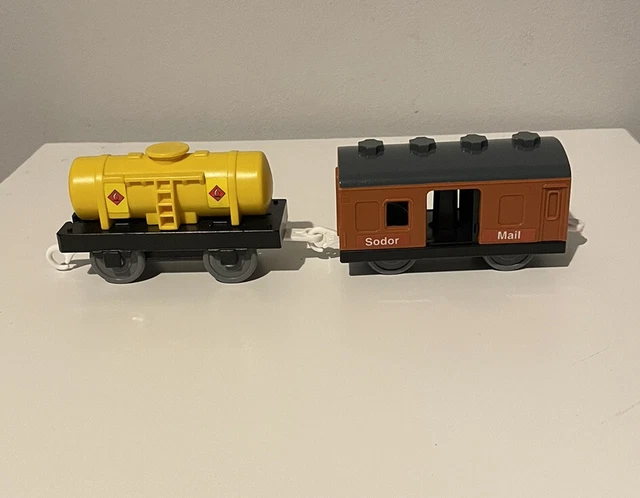 TRACKMASTER THOMAS FRIENDS Train Tank Engine - Sodor Mail & Fuel Car ...