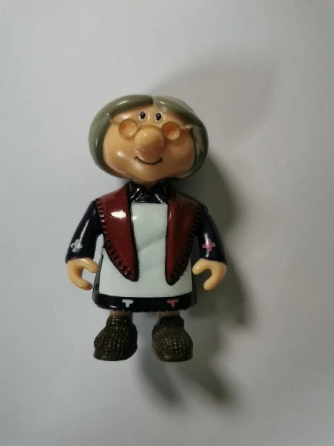 POSTMAN PAT MRS Goggins the Post Mistress Poseable Figure 2005 - 8 cms ...