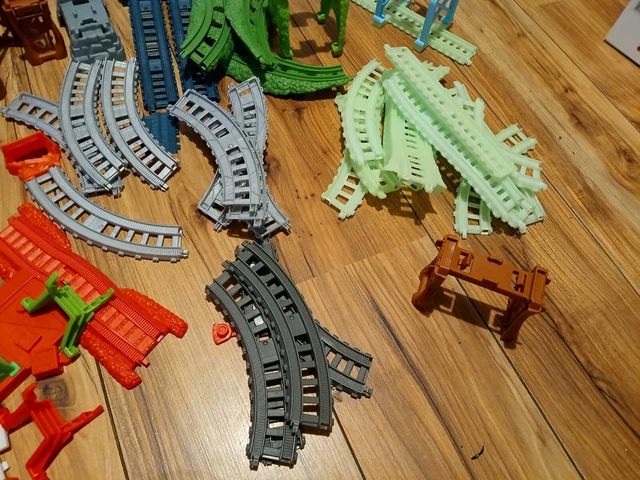 HYPER GLOW Thomas Revolution Trackmaster Motorised Train Track Set ...