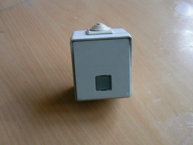 BOUTON POUSSOIR PLEXO ancien modèle Legrand 91827 avec voyant inclus ...