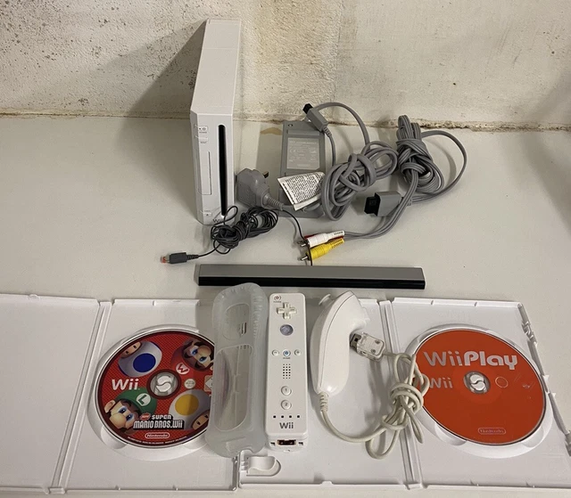 NINTENDO WII CONSOLE White -With Wii Play & Super Mario Bros - Fully ...