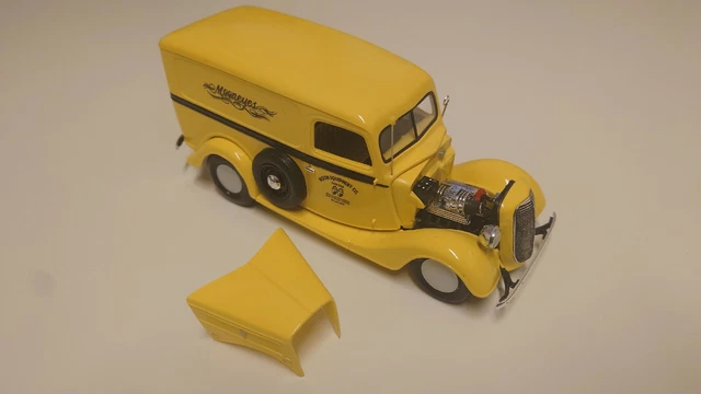 REVELL 1937 FORD Mooneyes Panel Van - Built 1/25 Scale Model Kit ...