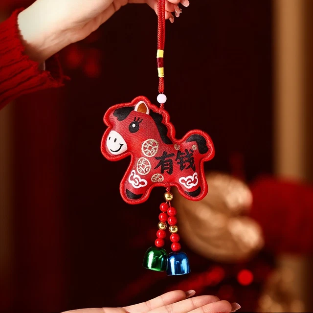 ORNEMENT À SUSPENDRE année 2026 cheval tissu gland porte-bonheur de bon ...