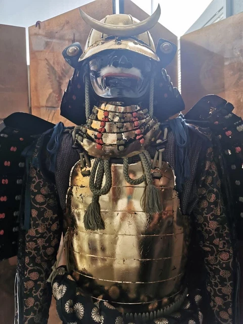 JAPANESE SAMURAI ARMOR gold leaf coating Yoroi Kabuto Armor Symbol ...