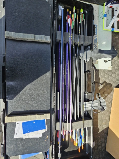 KAP ARCHERY RECURVE Riser Bow with Sf Carbon Limbsin Case Easton Arrows ...