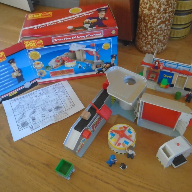 POSTMAN PAT DELUXE SDS Sorting Office Playset Boxed READ DESC inc UK P ...
