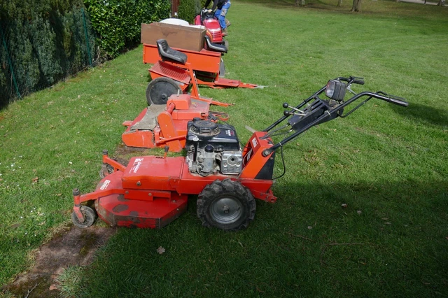 HAKO VARIETTE 8,5PS Mähwerk, Schneeschild, Anhänger Streue, Besen EUR ...