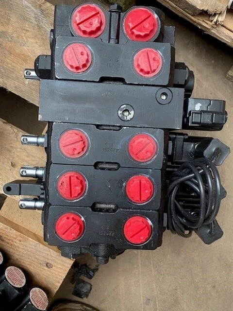 GENUINE JCB MAIN Auxiliary Valve Block P/N 332/E5772 £1,500.00 ...