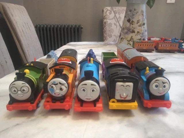 THOMAS AND FRIENDS Trackmaster motorised All Engines Go Train bundle ...
