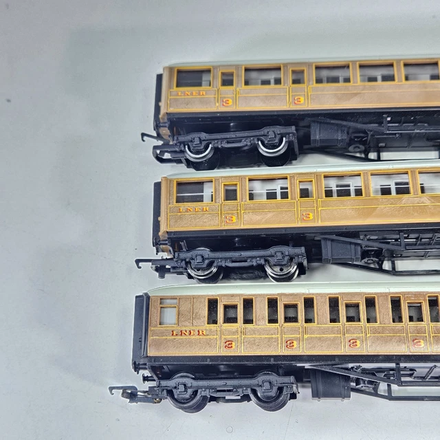 HORNBY TRI-ANG RAILWAYS- Set Of 3 LNER 1133 22357 Gold Composite ...