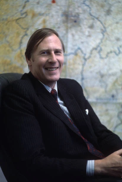 DR. ROGER BANNISTER during photo shoot. Bannister, the first to ru ...