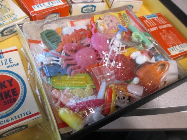 CANDY BOX CIGARETTE 1950s salesman sample premium gumball machine ...
