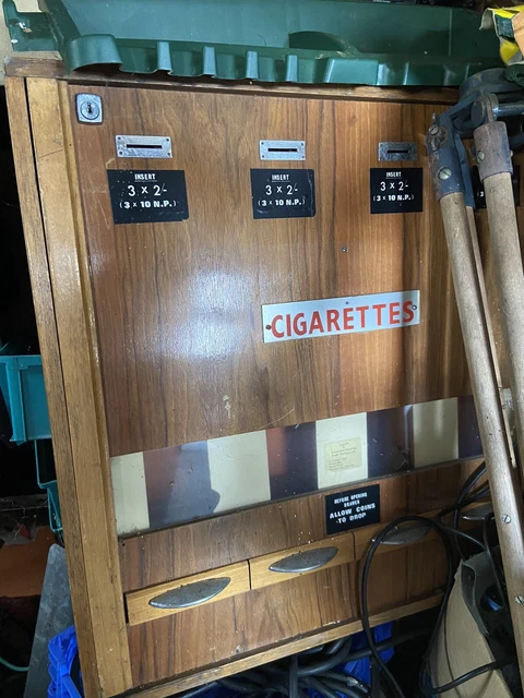 VINTAGE ANTIQUE WOODEN Cigarettes Vending machine 1970’s Dispenser £120 ...