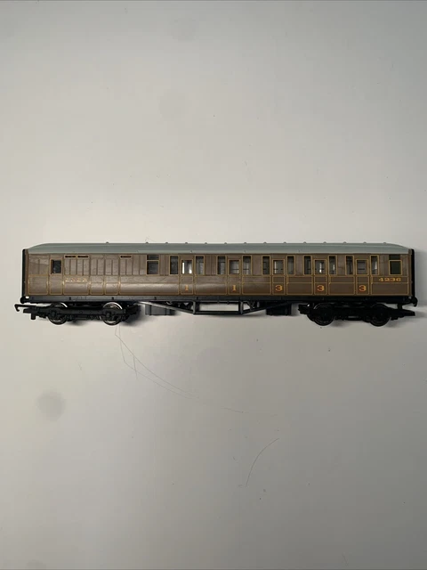 OO GAUGE MODEL Railway Hornby R1039 LNER First/Third Coach Teak 4236 £ ...