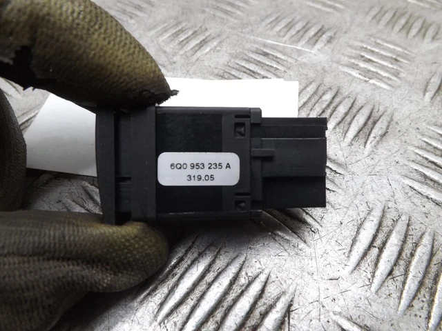 VOLKSWAGEN POLO FLASHER Hazard Warning Relay Switch 6q0953235a Mk4 2005 ...