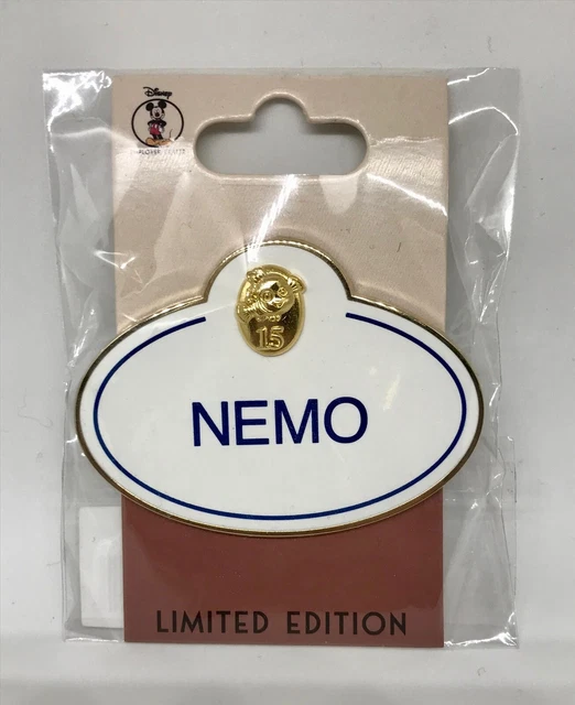 PIXAR FINDING NEMO Disney 15th Anniversary Name Tag Cast Membre Pin LE ...